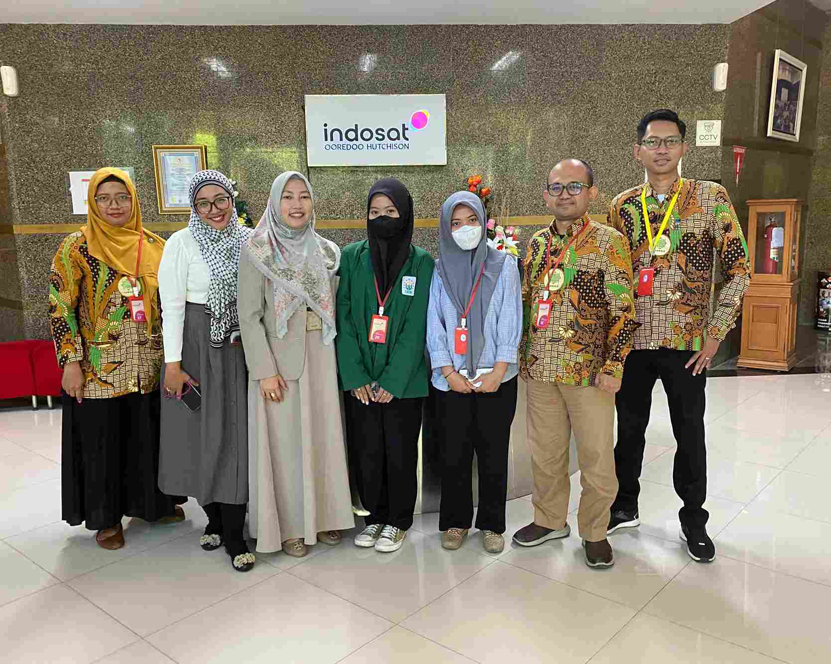 Dua Mahasiswa FEBTD Unusa Diterima Magang di Indosat Ooredoo Hutchison ...